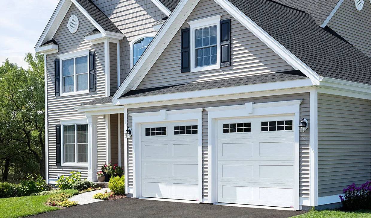 Shaker-Flat XL / Shaker-Flat Long design from Garaga Garage Doors